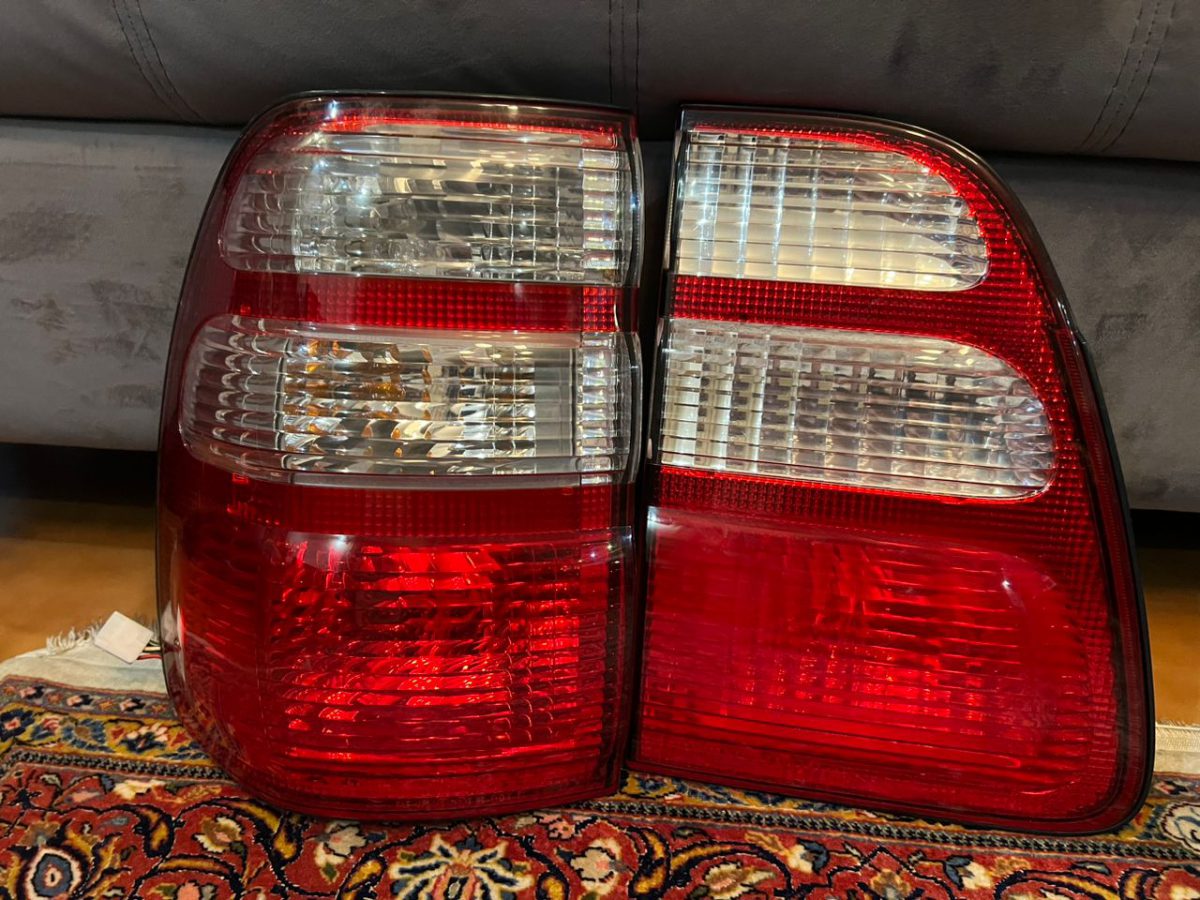 ست کامل چراغ خطر لندکروز اتاق 100 فابریک تویوتا در حد btنو مدل 2003 تا 2006